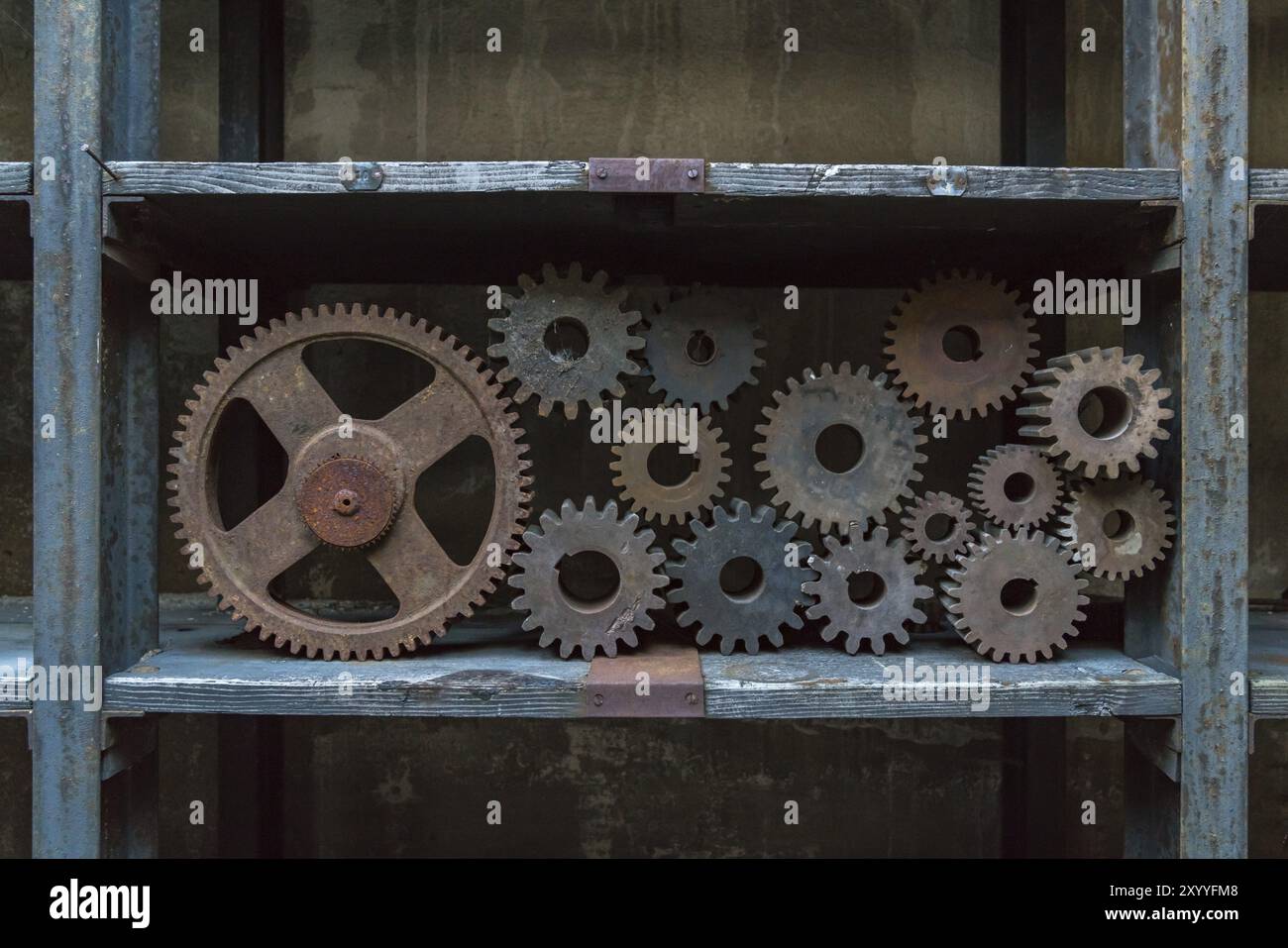 Interlocking mechanisms hi-res stock photography and images - Alamy