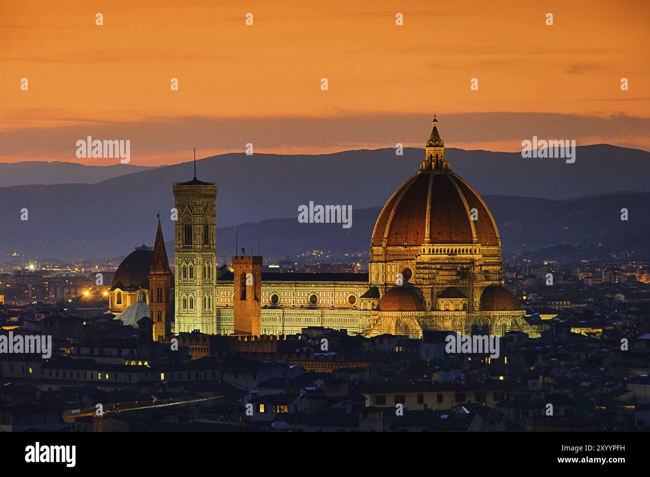 Florence cathedral night hi-res stock photography and images - Alamy