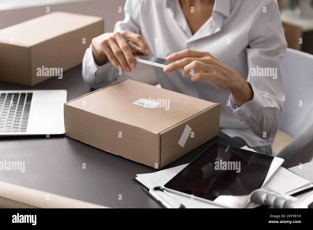 Female track delivery process of parcels using mobile barcode ...