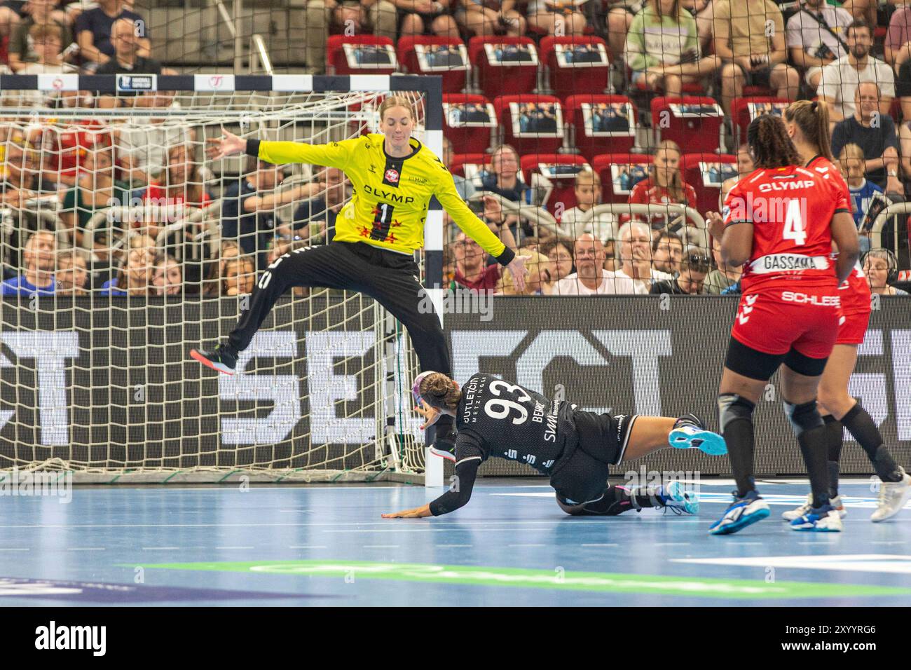 Duesseldorf, Deutschland. 31st Aug, 2024. Julia Behnke (TuS Metzingen ...