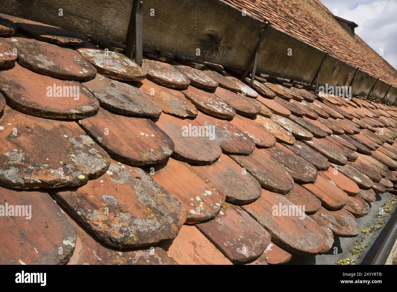 Altes ziegeldach hi-res stock photography and images - Alamy