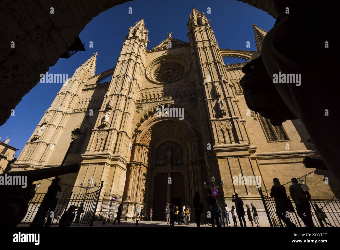 Catedral-Basilica de Santa Maria de Palma de Mallorca, iniciada en 1229 ...