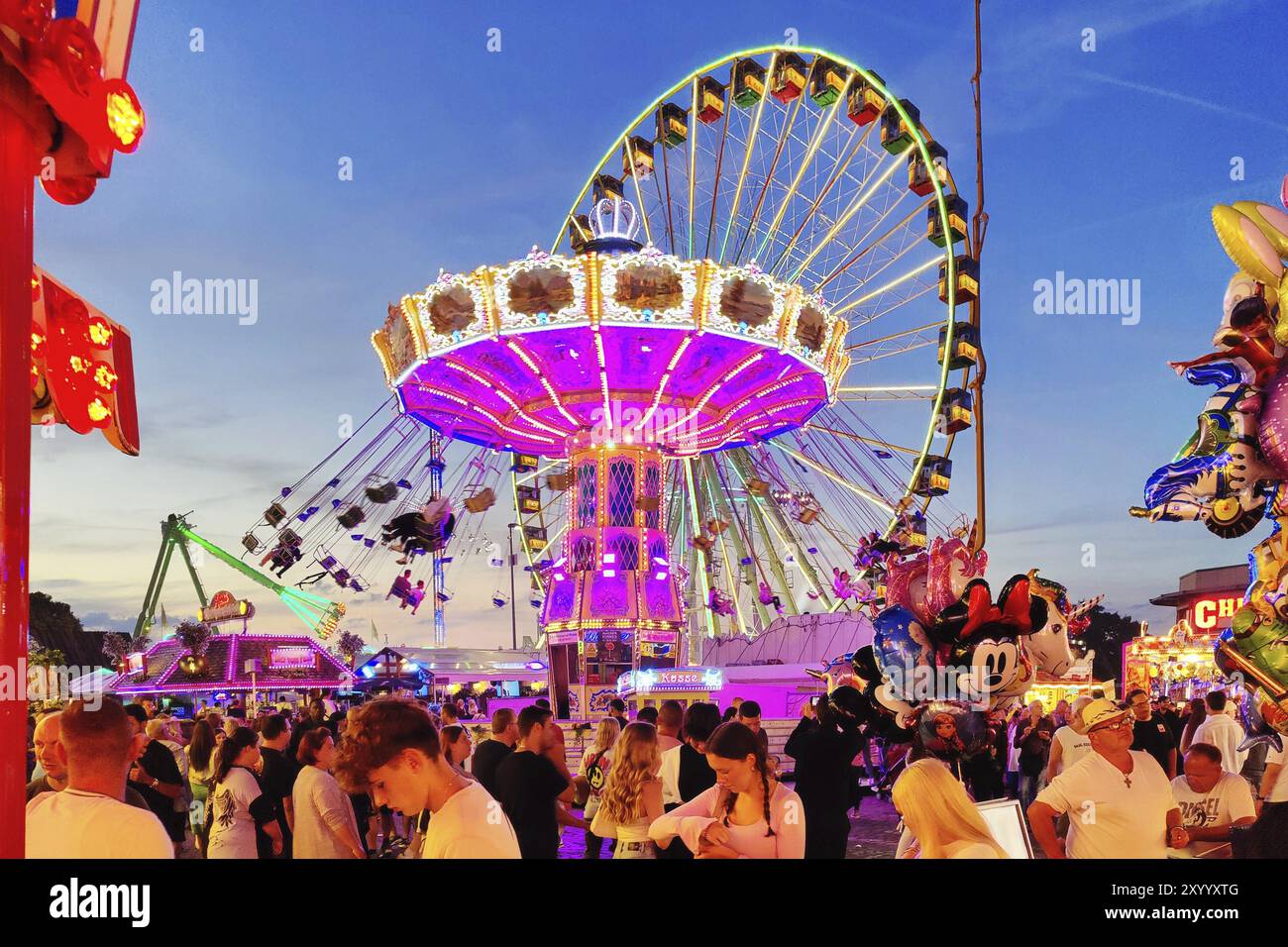 Lots of people at the Cranger Kirmes in front of the Wellenflug and the ...