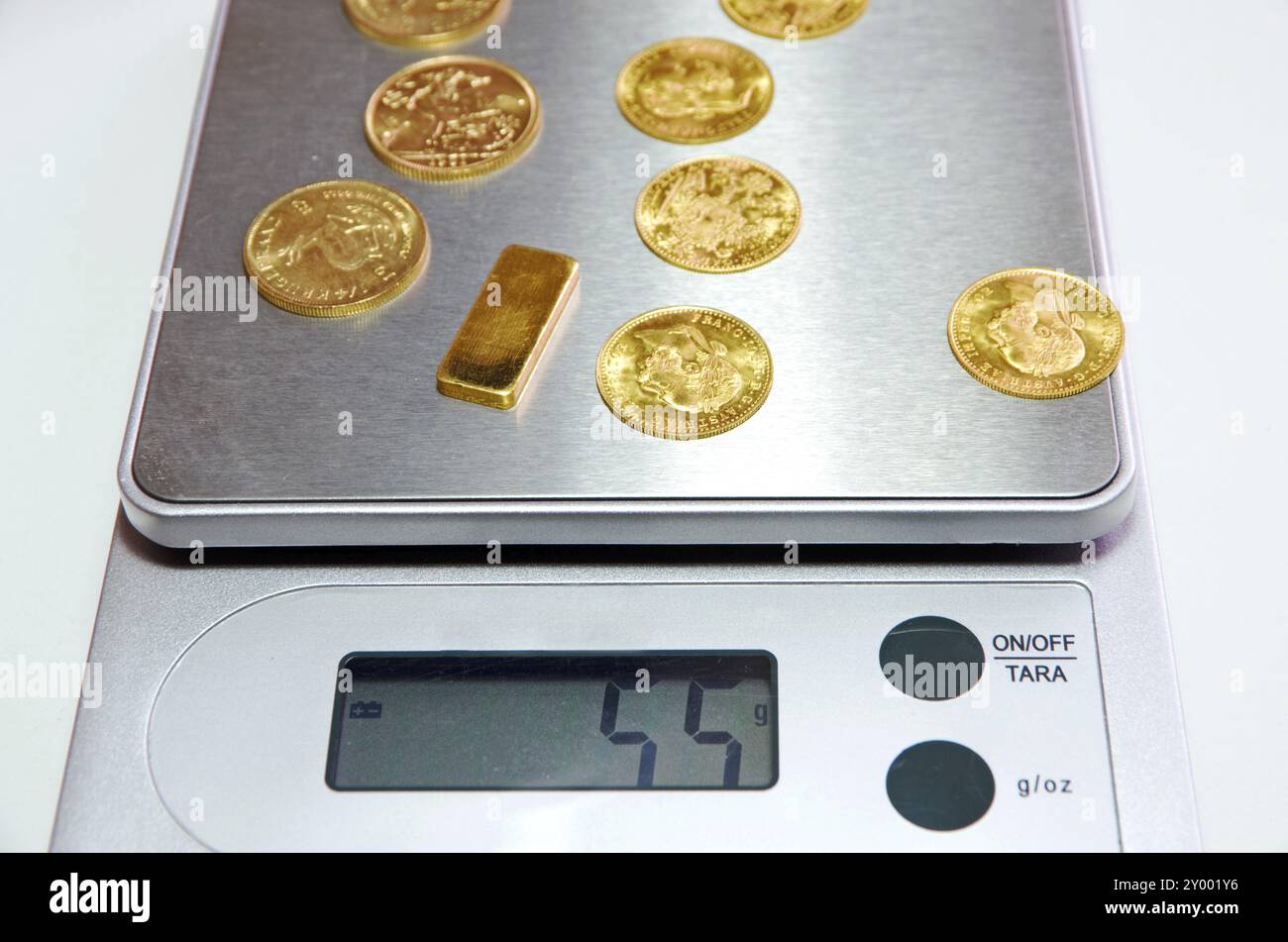 Weighing scale coins hi-res stock photography and images - Alamy