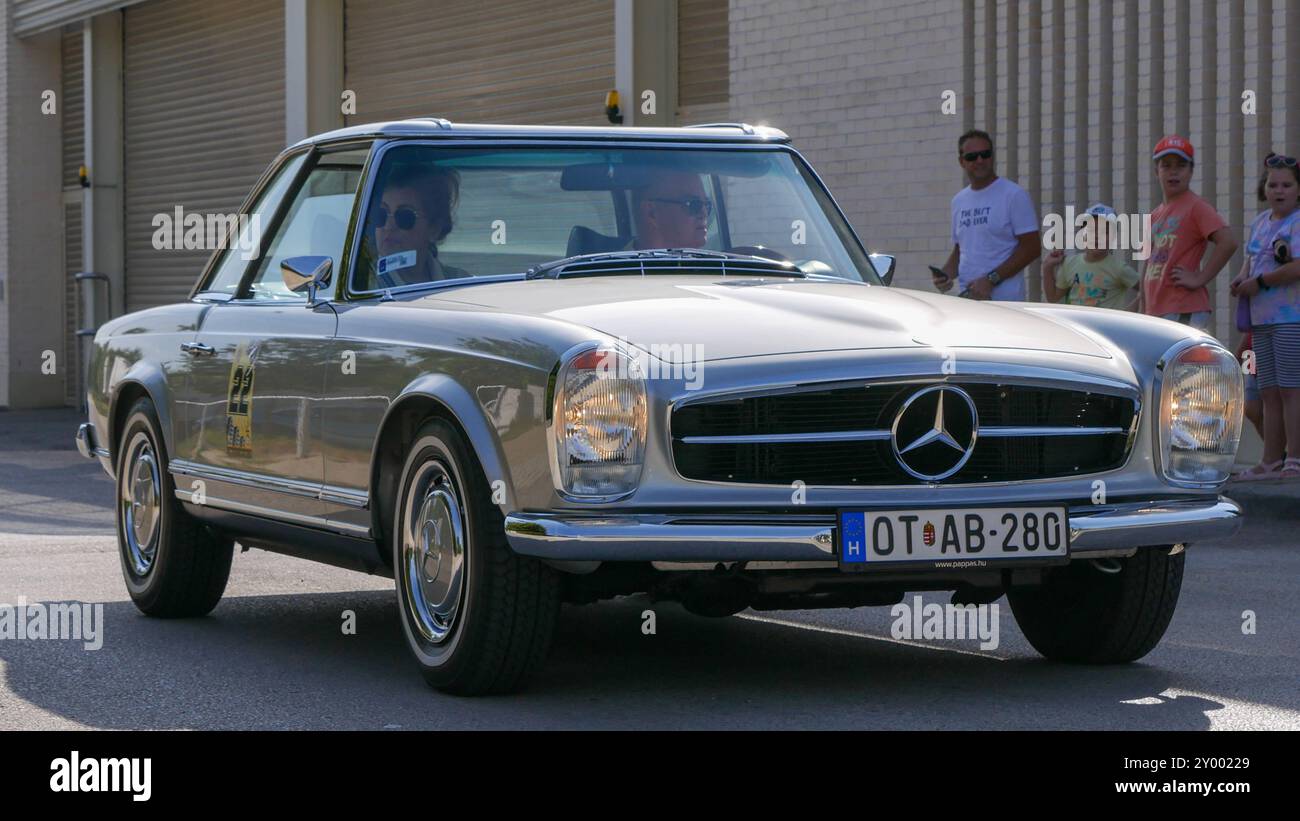 Mercedes-Benz 230 SL W116 Stock Photo - Alamy