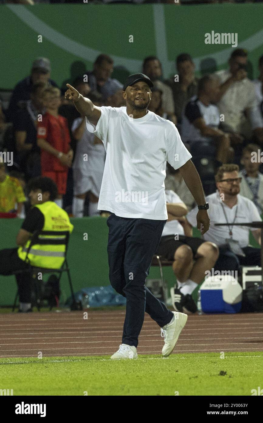 Football match, coach Vincent KOMPANY FC Bayern Munich gives his ...