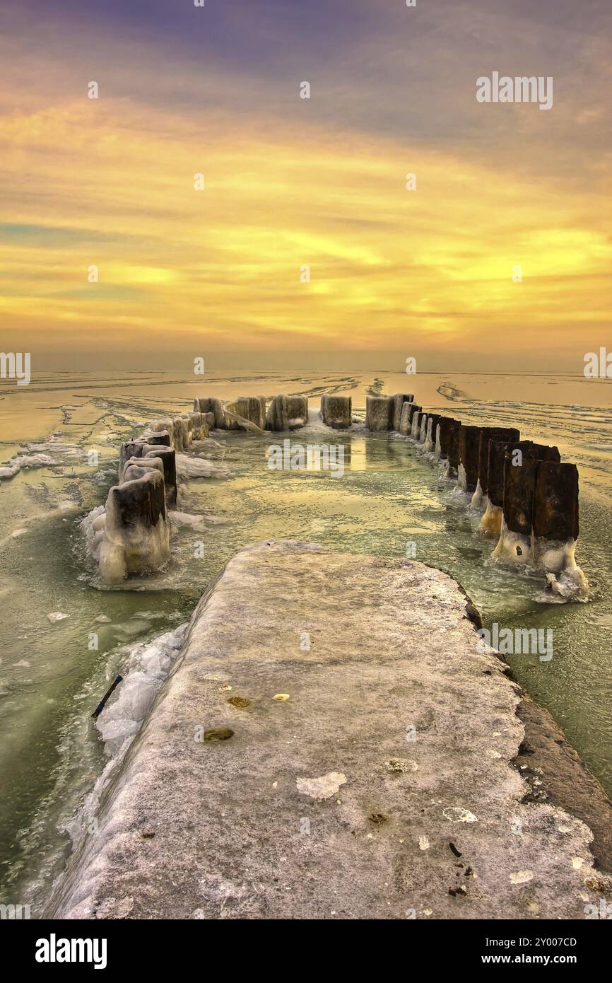 Iced walkways hi-res stock photography and images - Alamy