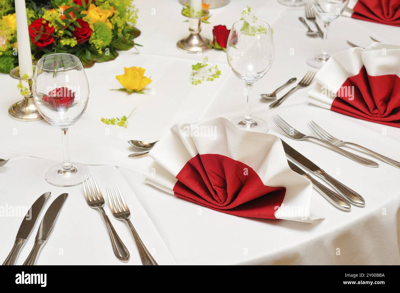 Detailed table setting hi-res stock photography and images - Alamy