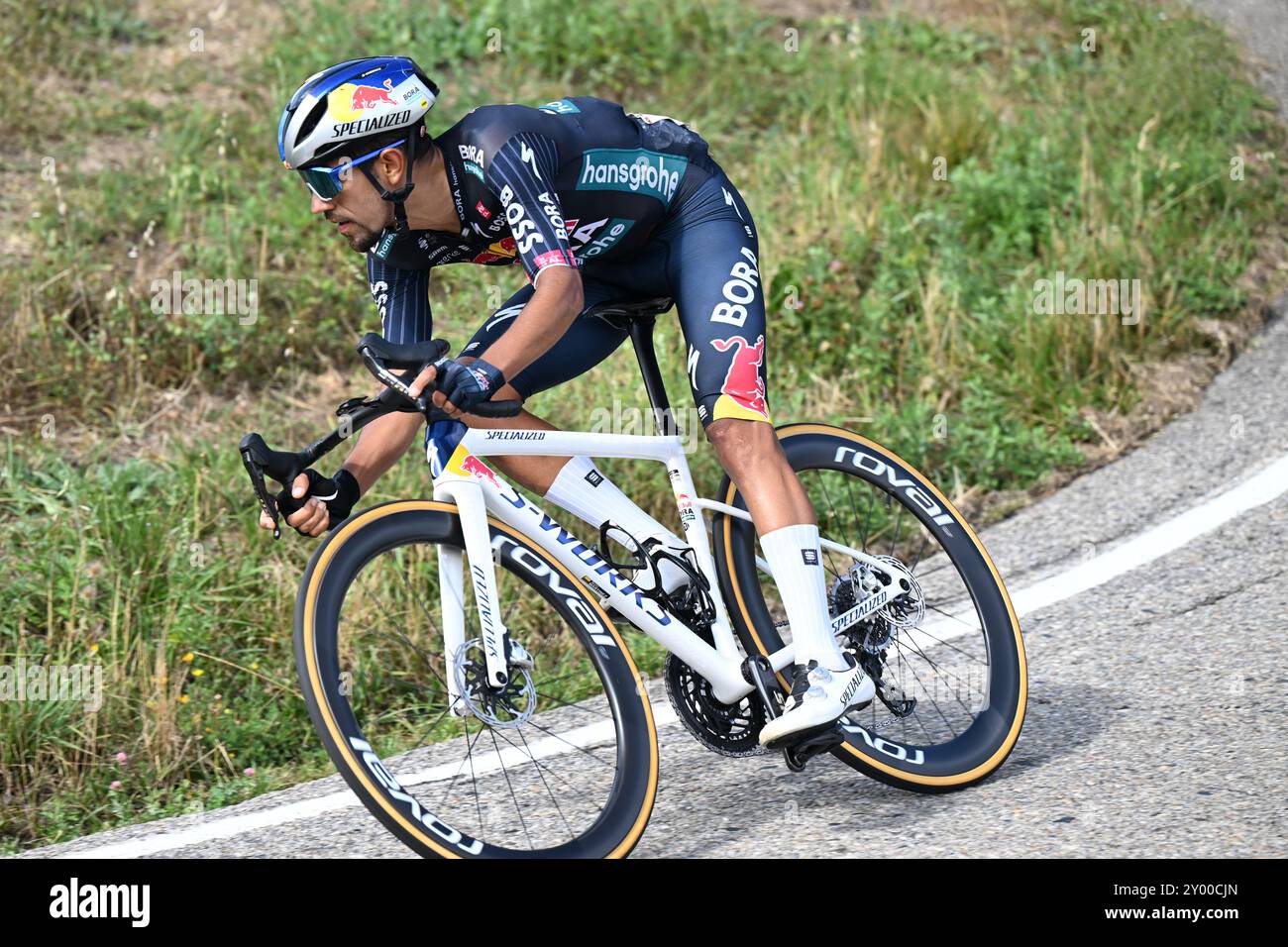 Primoz Roglic has a scare as he had a puncture and swapped a bike with ...