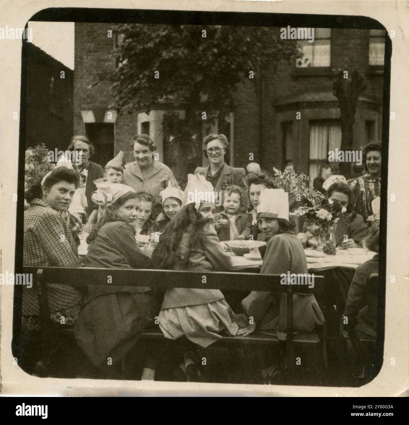 1940s, historical photo, childrne, parents, at a street party, England ...
