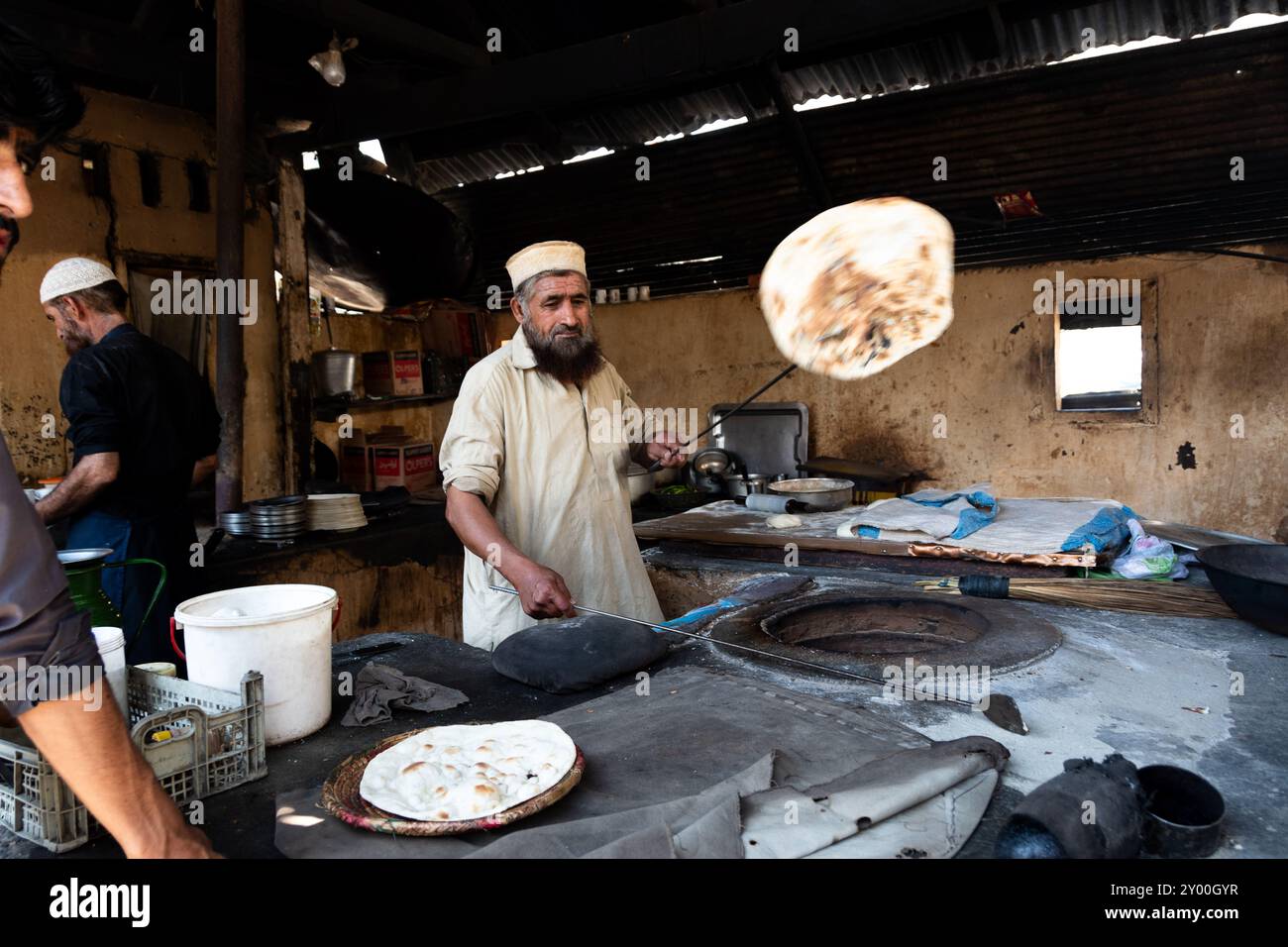 Making chapati in Pakistan Stock Photo - Alamy