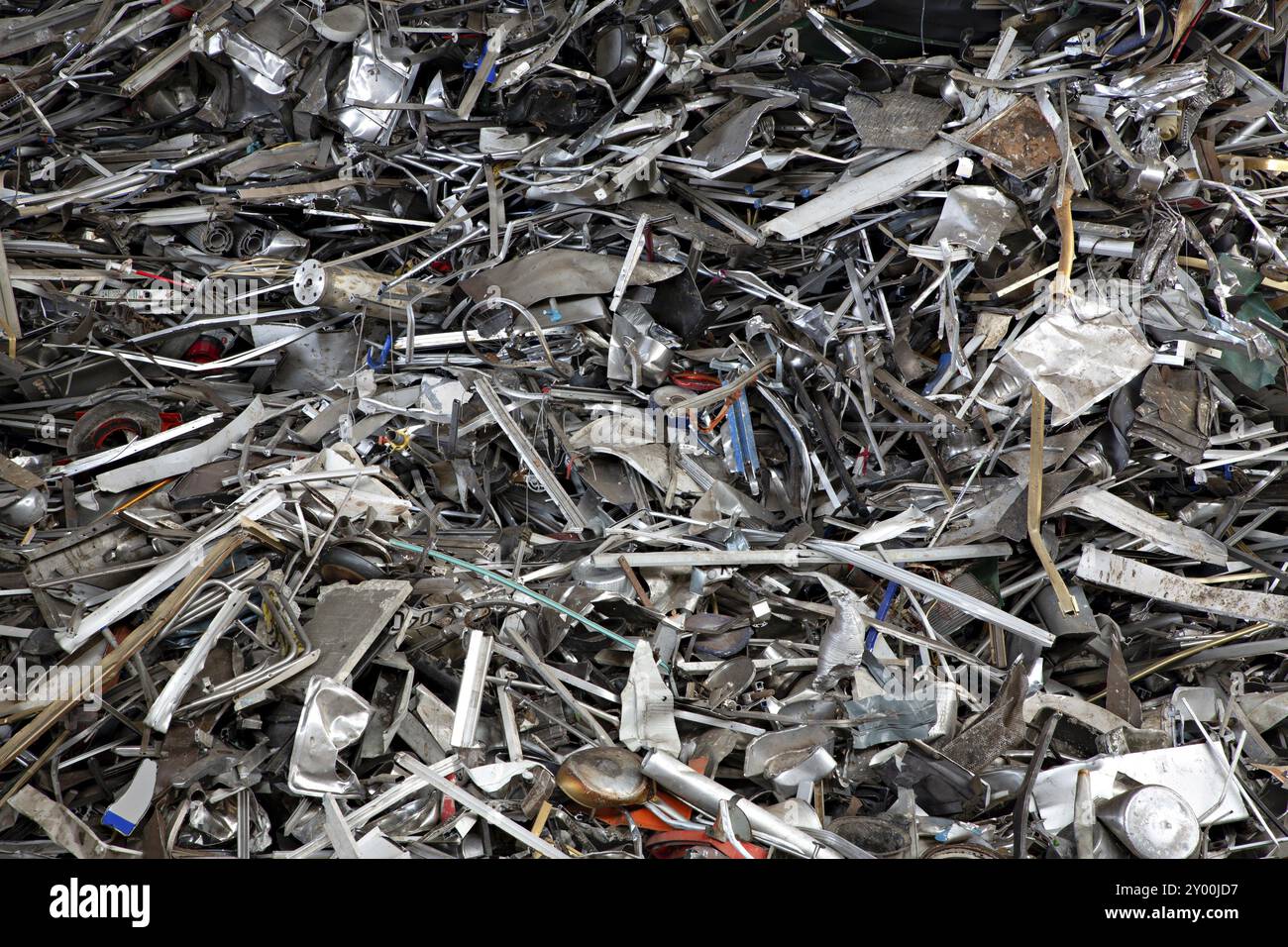Aluminium in scrap metal recycling hi-res stock photography and images ...