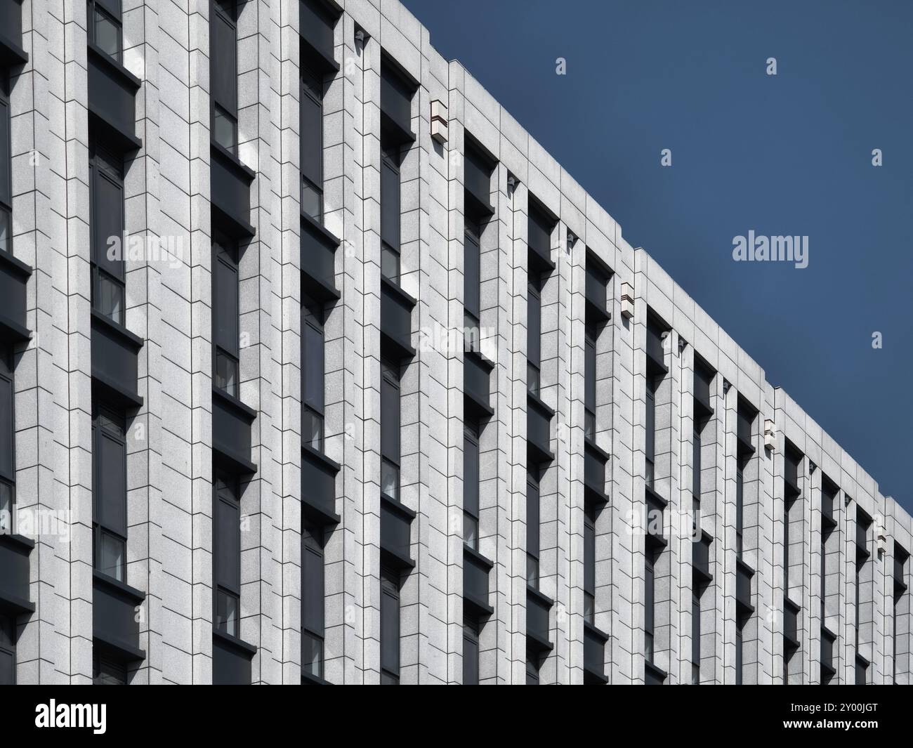 Modern skyline and office glass hi-res stock photography and images - Alamy