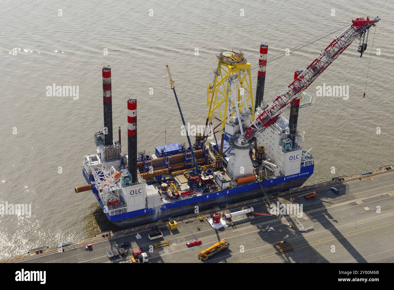 Aerial view jack up vessel hi-res stock photography and images - Alamy