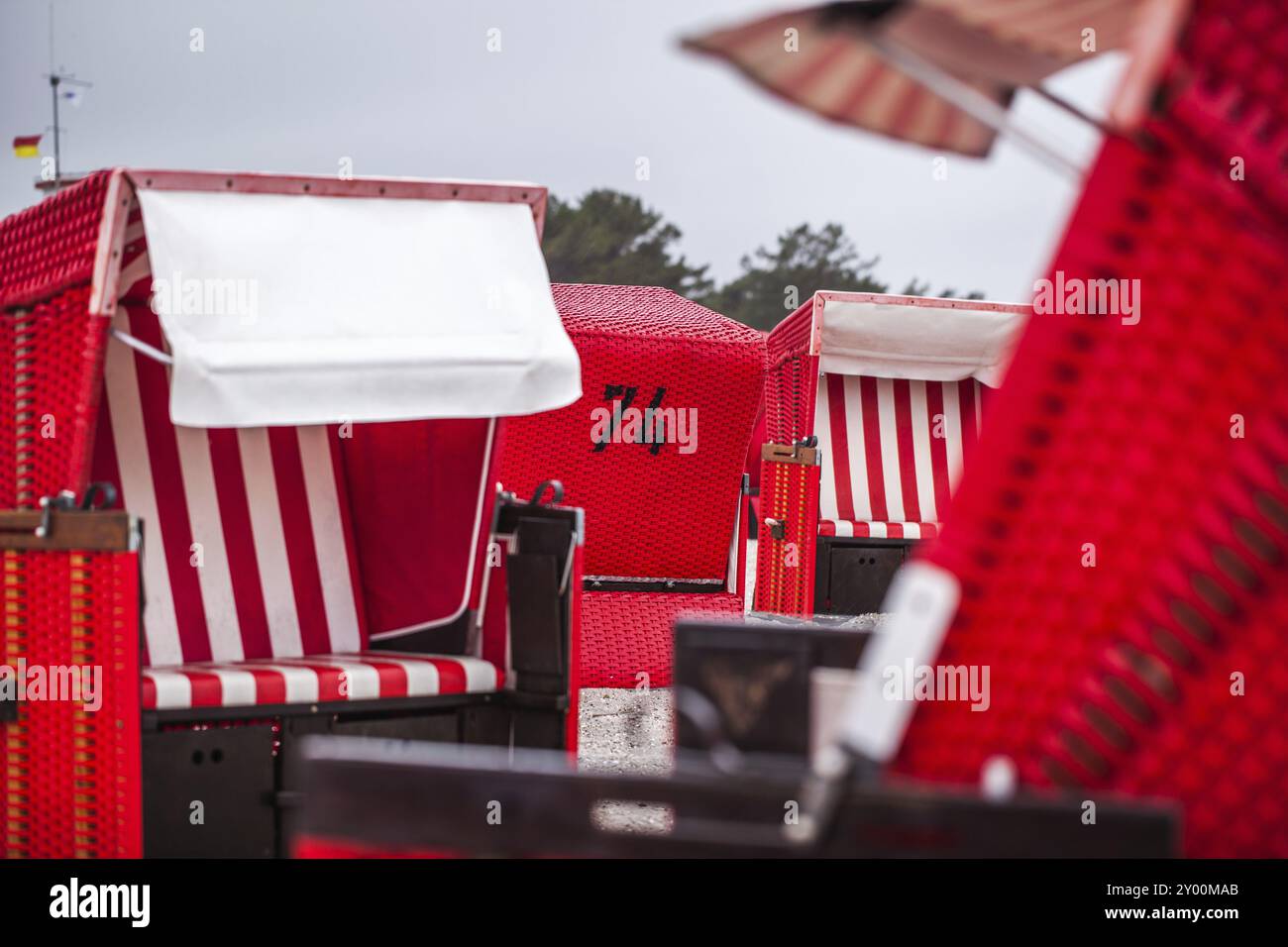 Red wicker beach chair hi-res stock photography and images - Alamy