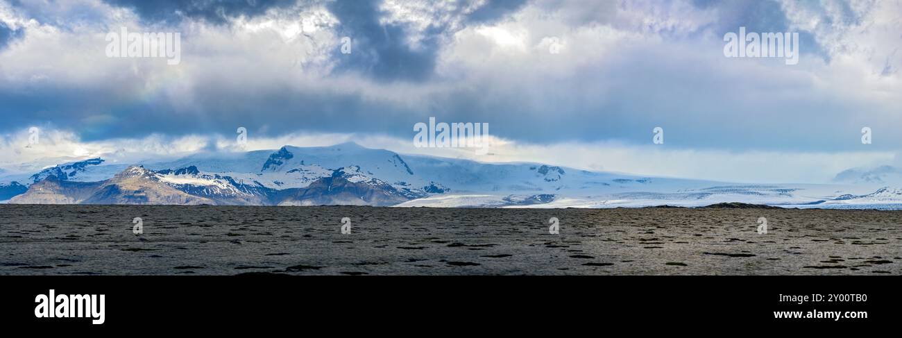 Panorama of subglacial Esjufjöll volcano (south-eastern Vatnakökull ...