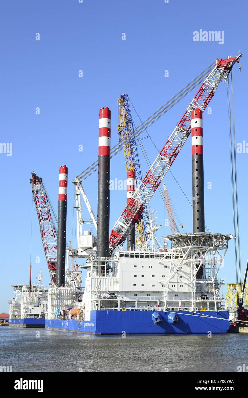 Construction vessel Victoria Mathias Stock Photo - Alamy