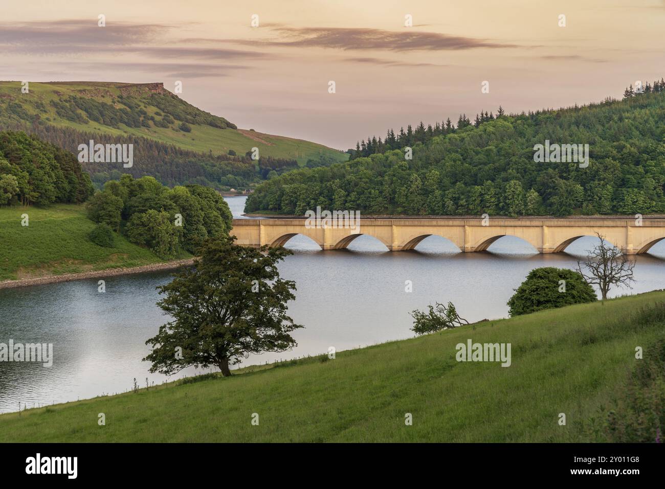 Peak District landscape at the Ladybower Reservoir near Bamford in the ...