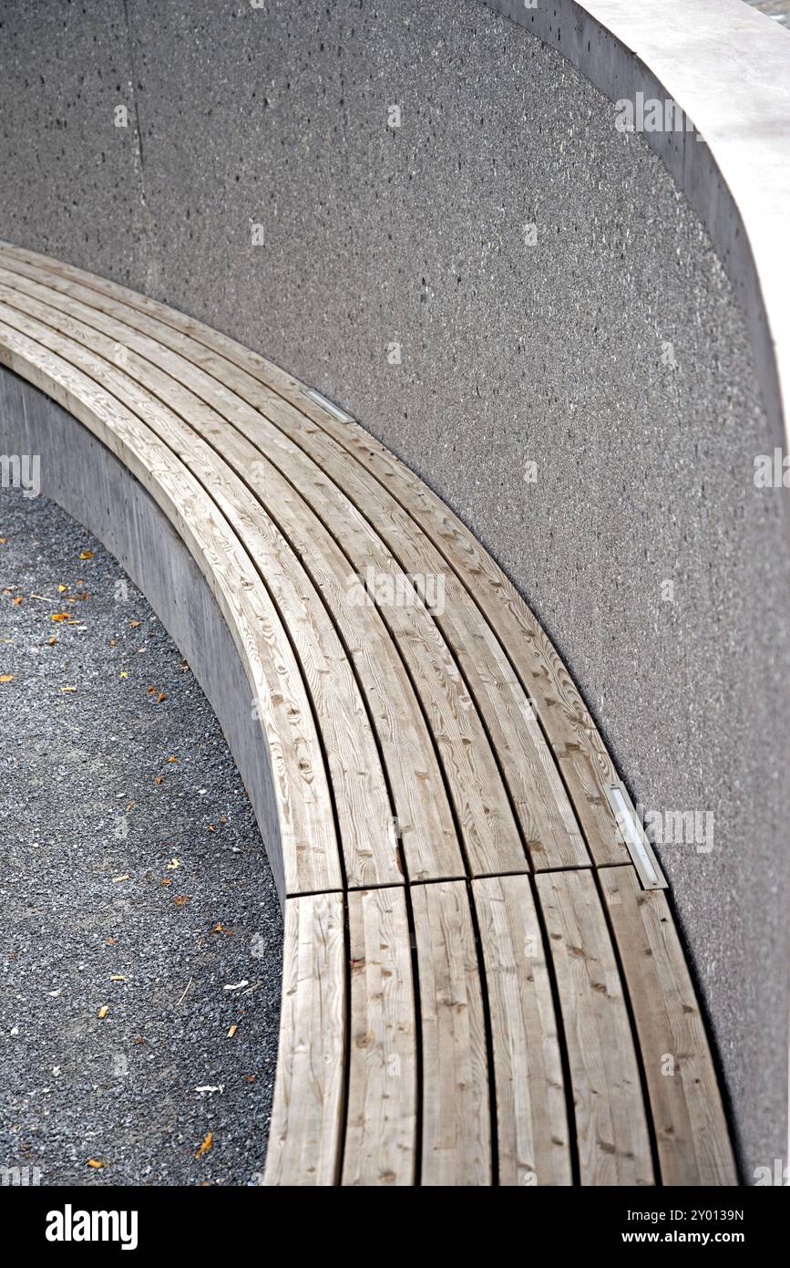 Curved bench, modern architecture Stock Photo - Alamy