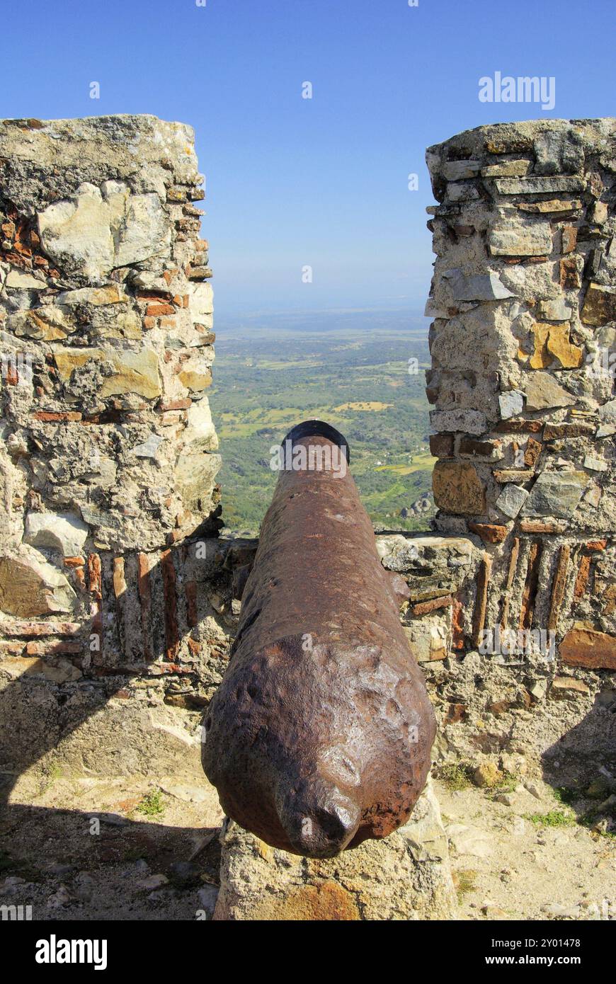 Rusted cannons hi-res stock photography and images - Alamy