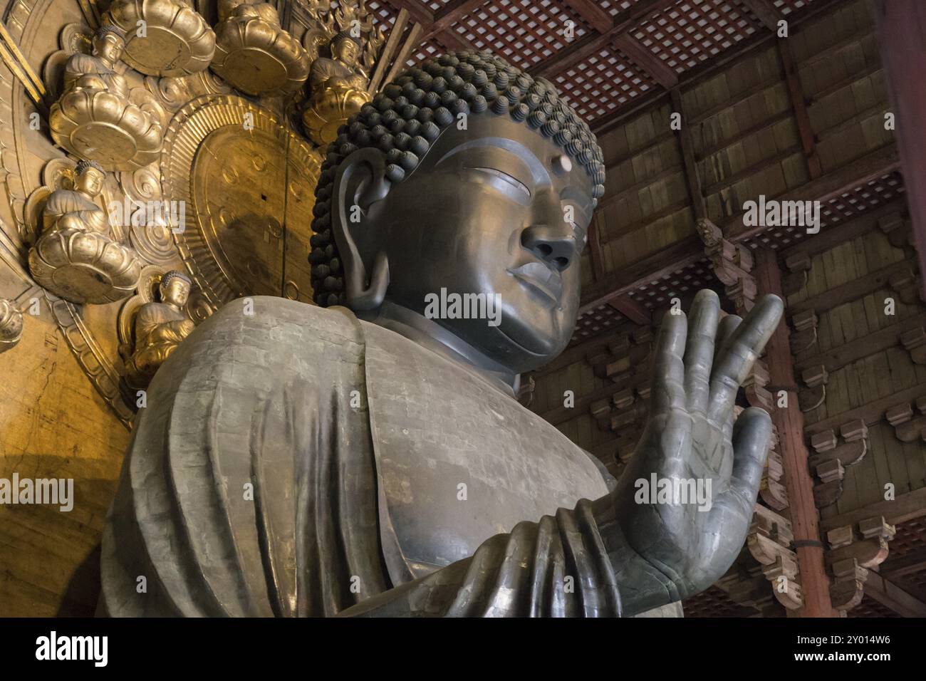 World largest bronze buddha statue in the Todai-ji temple in Nara ...