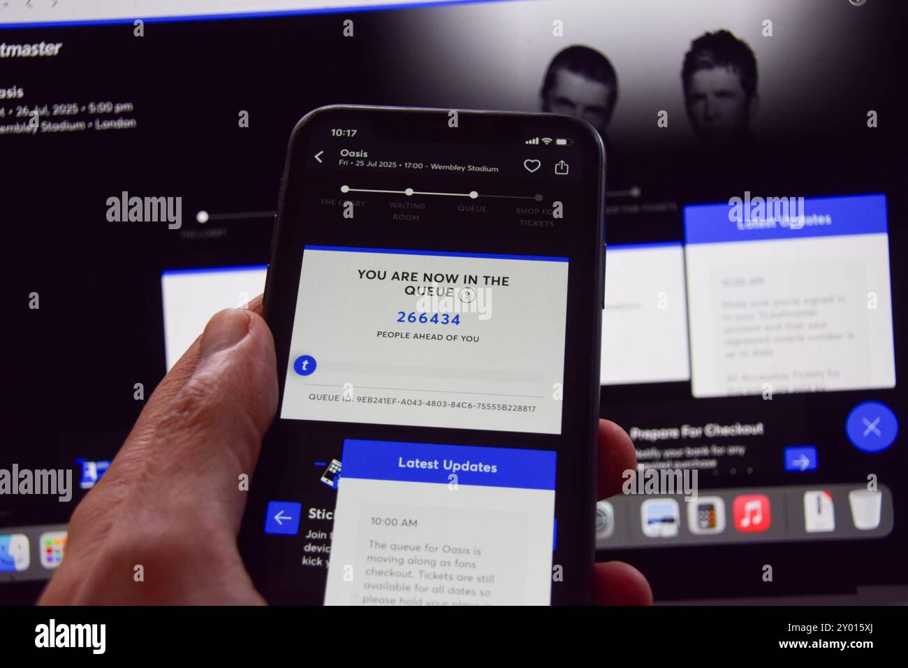 The Ticketmaster UK site shows over 260,000 people waiting in the ...