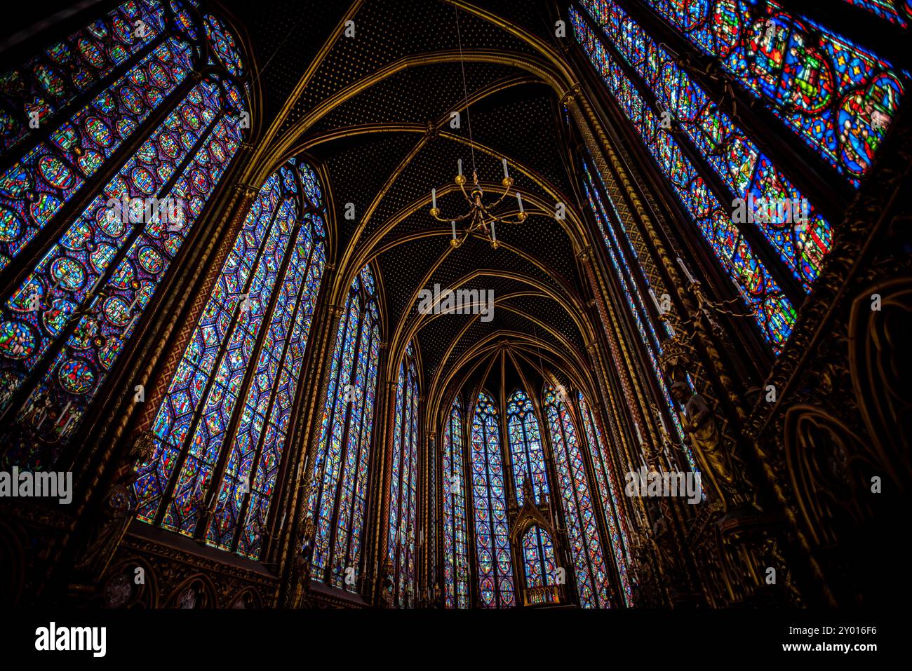 Columns arches stained glass hi-res stock photography and images - Alamy