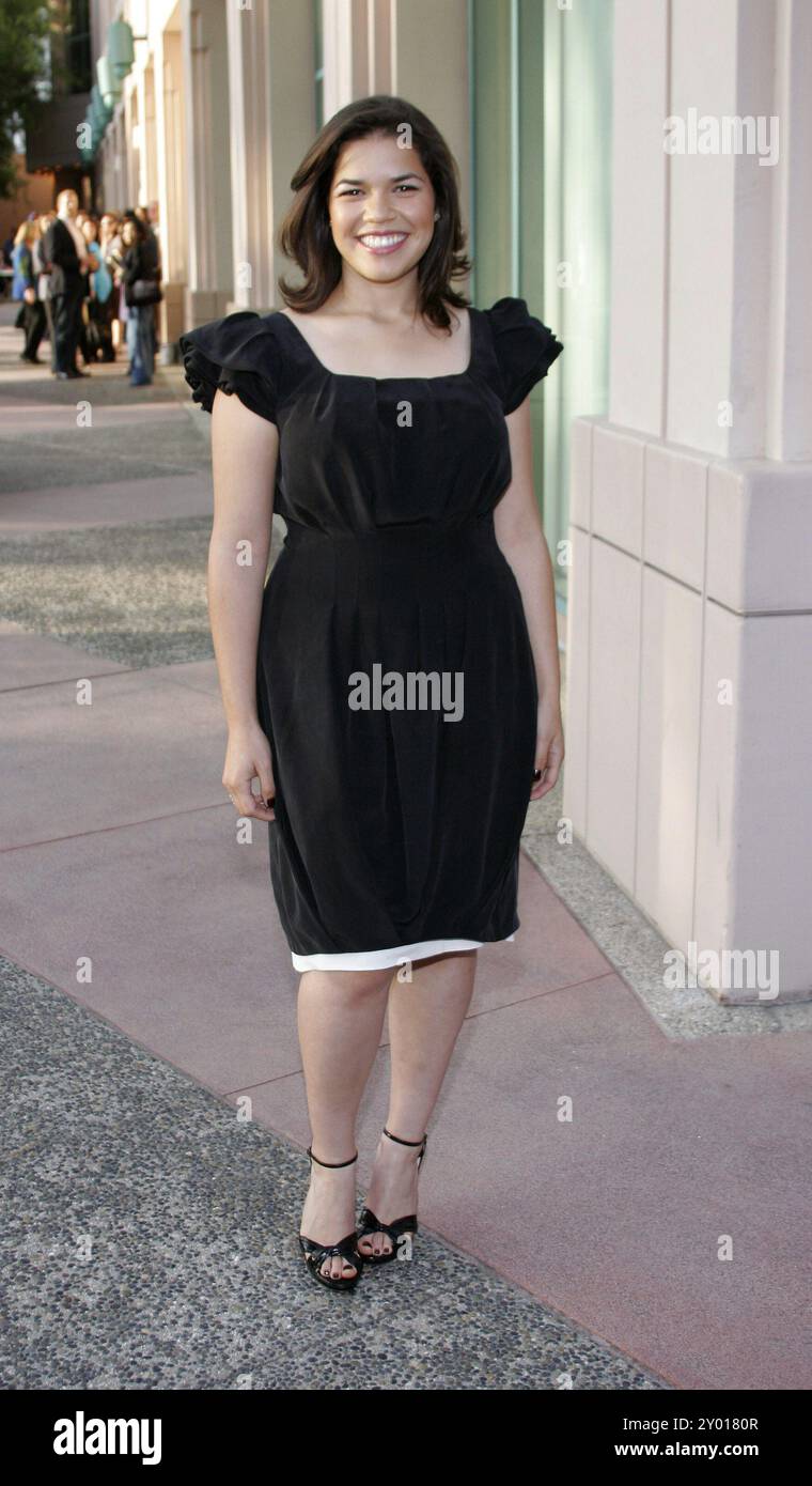 America ferrera ugly betty star hi-res stock photography and images - Alamy