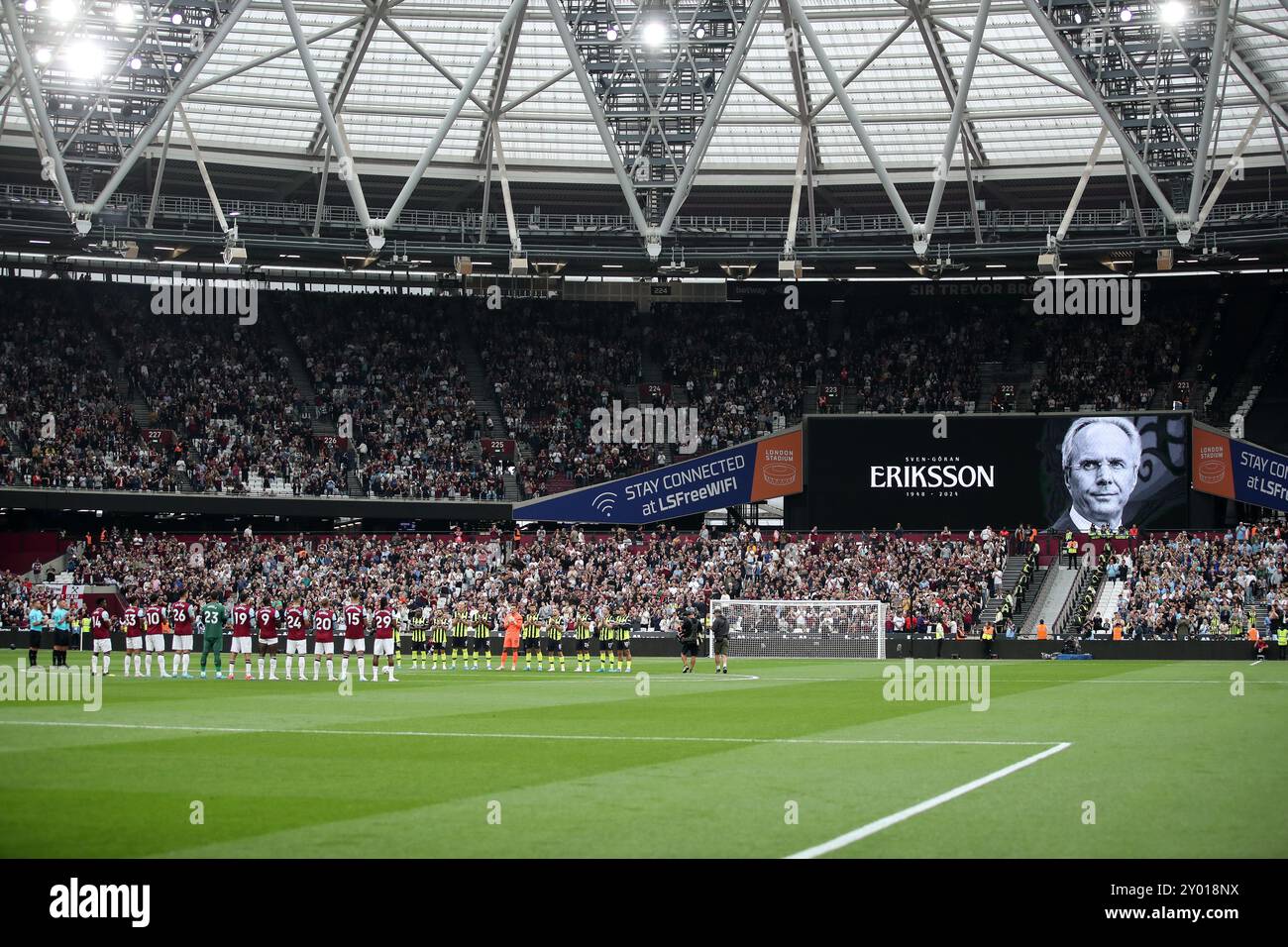 Players take part in a moments applause in memory of Sven Goran ...