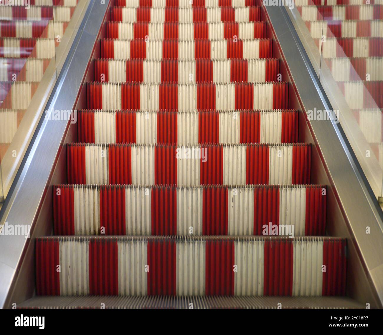 Shopping complex escalator escalators stairs hi-res stock photography ...