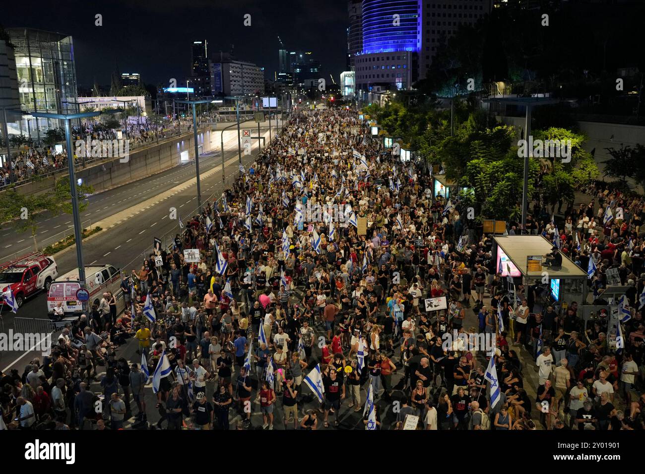 People protest against Israeli Prime Minister Benjamin Netanyahu's ...