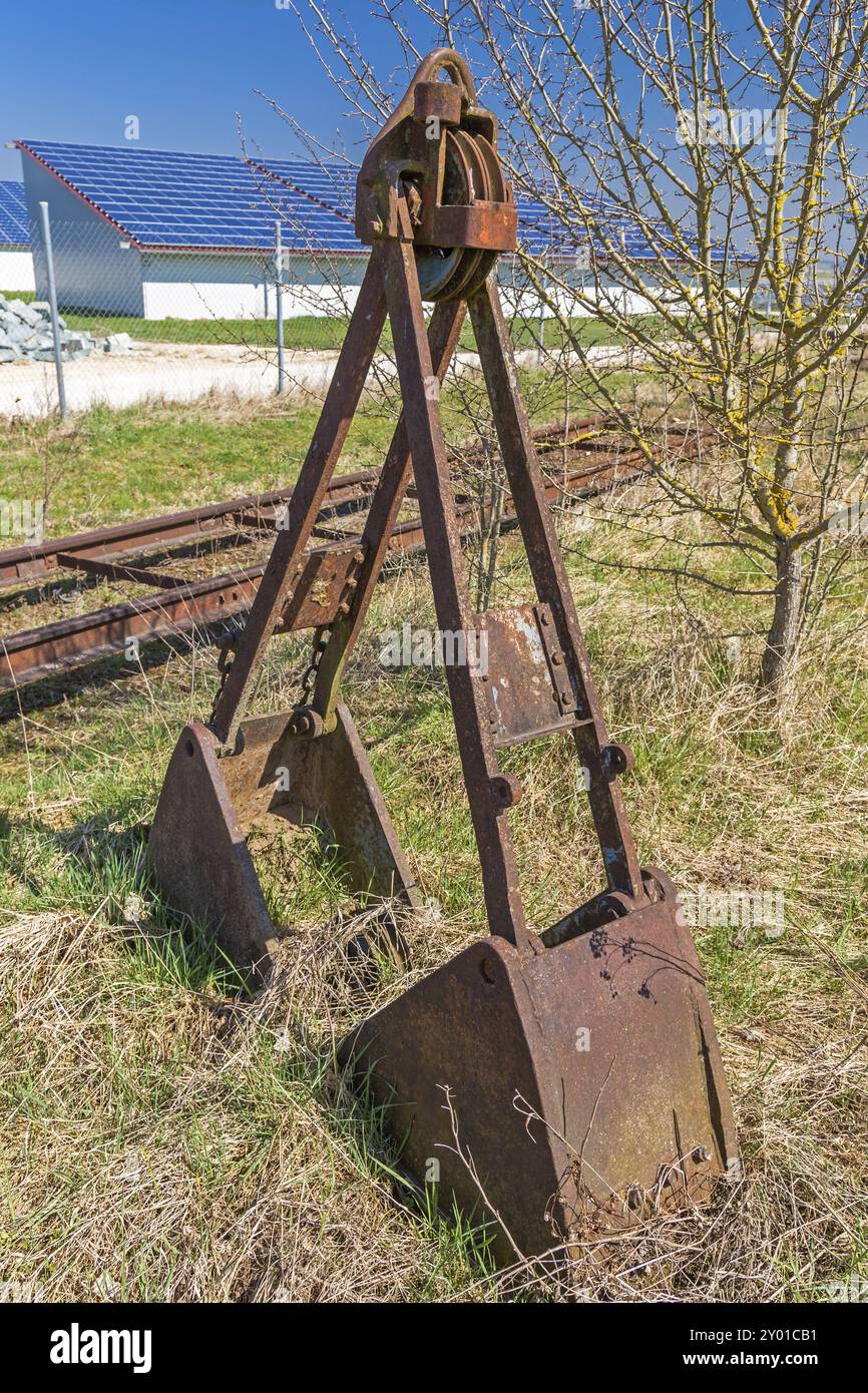 Old rusty excavator shovel Stock Photo - Alamy