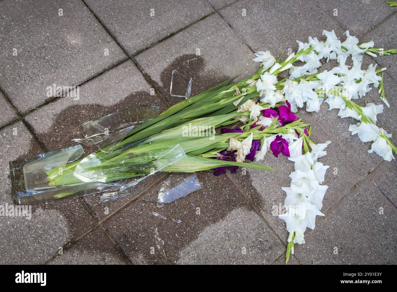 Flower vase with flowers, broken Stock Photo - Alamy