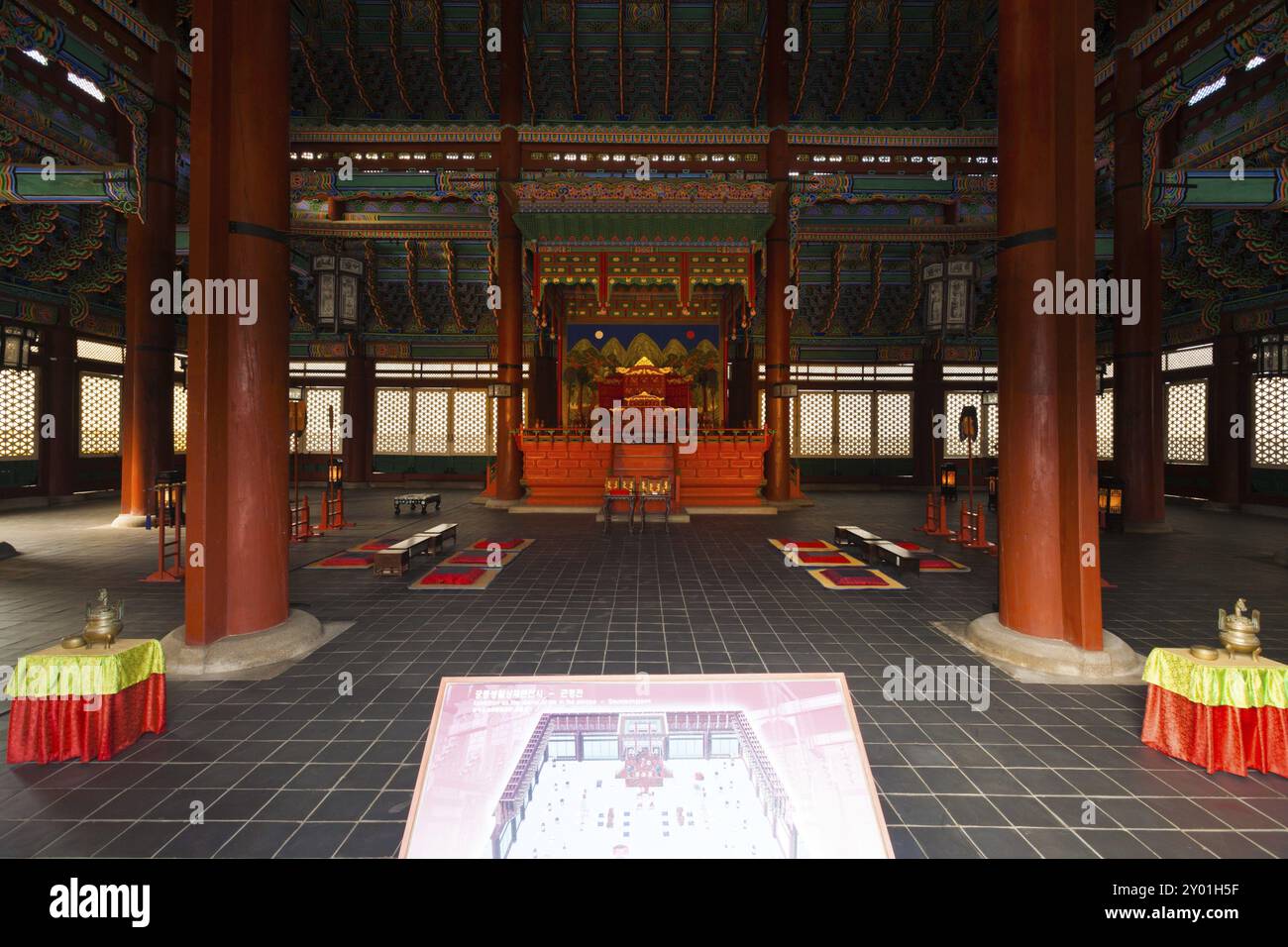 Geunjeongjeon throne hall gyeongbok hi-res stock photography and images ...