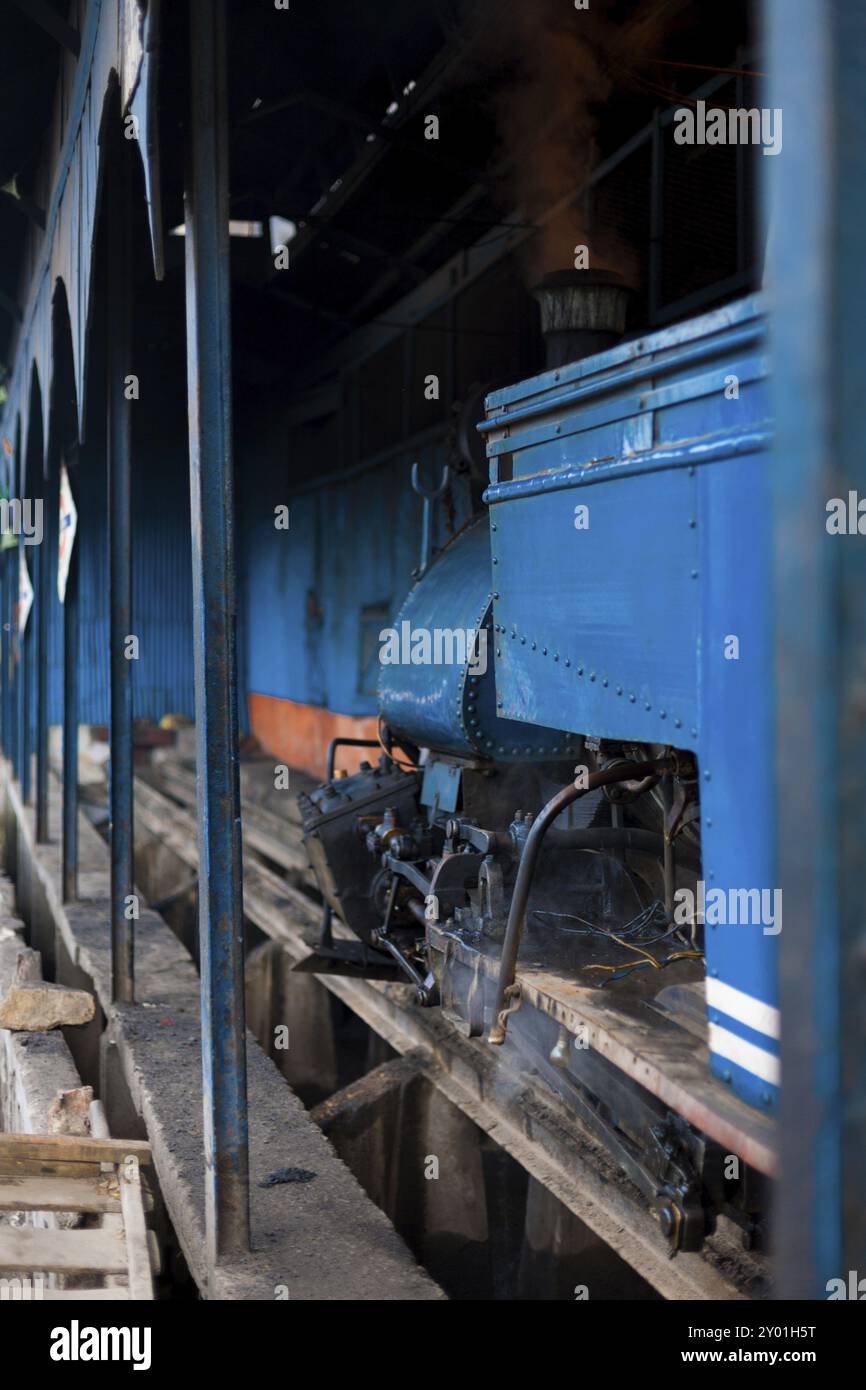 Front view famous darjeeling hi-res stock photography and images - Alamy