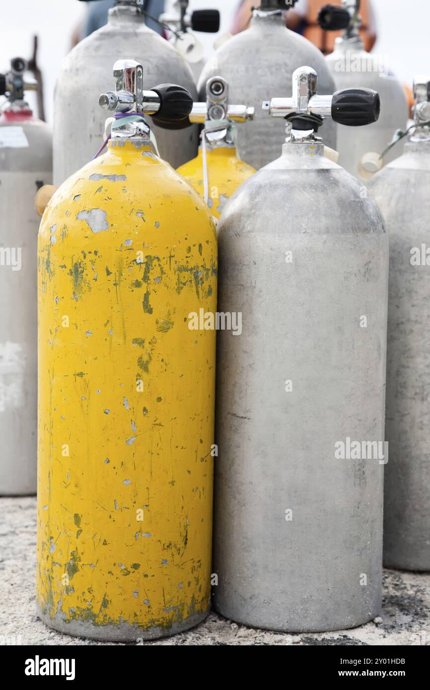Empty oxygen tanks hi-res stock photography and images - Alamy