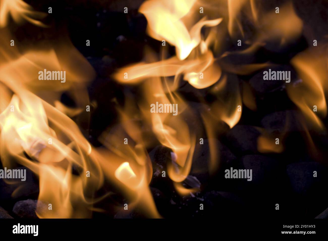 Fire buring hi-res stock photography and images - Alamy