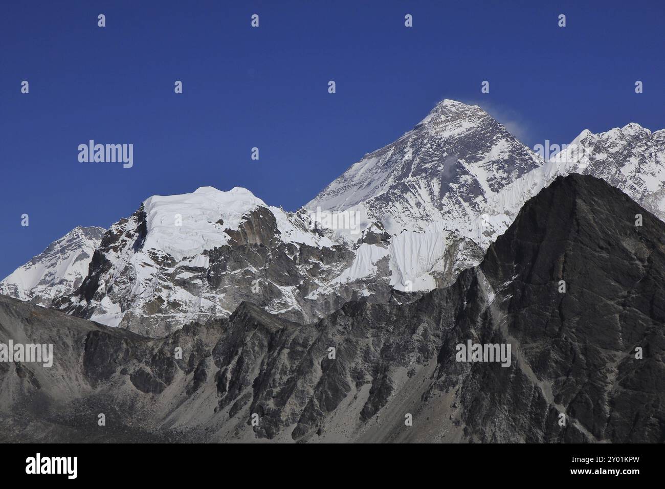 Mount Everest in Autumn. Peaks of Lobuche East and Nuptse Stock Photo ...