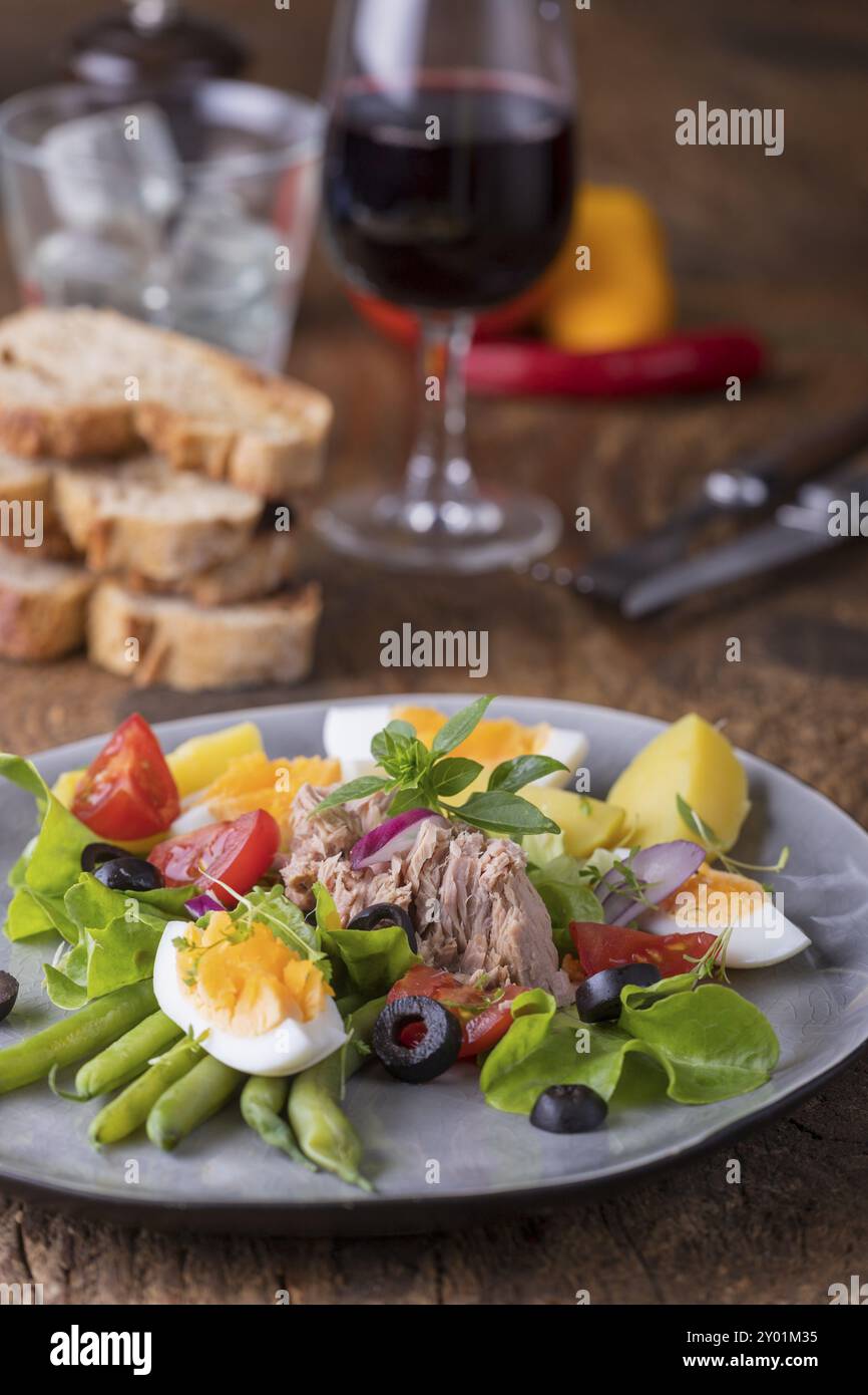 Niçoise salad hi-res stock photography and images - Alamy