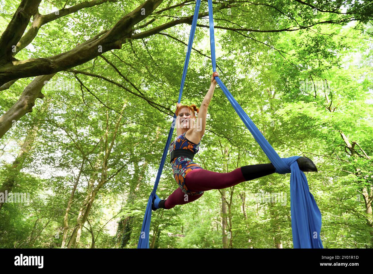 Aerial acrobatics with a cloth Stock Photo - Alamy