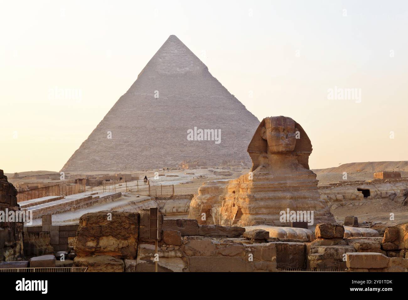 Sphinx and pyramid of giza in cairo, egypt Stock Photo - Alamy