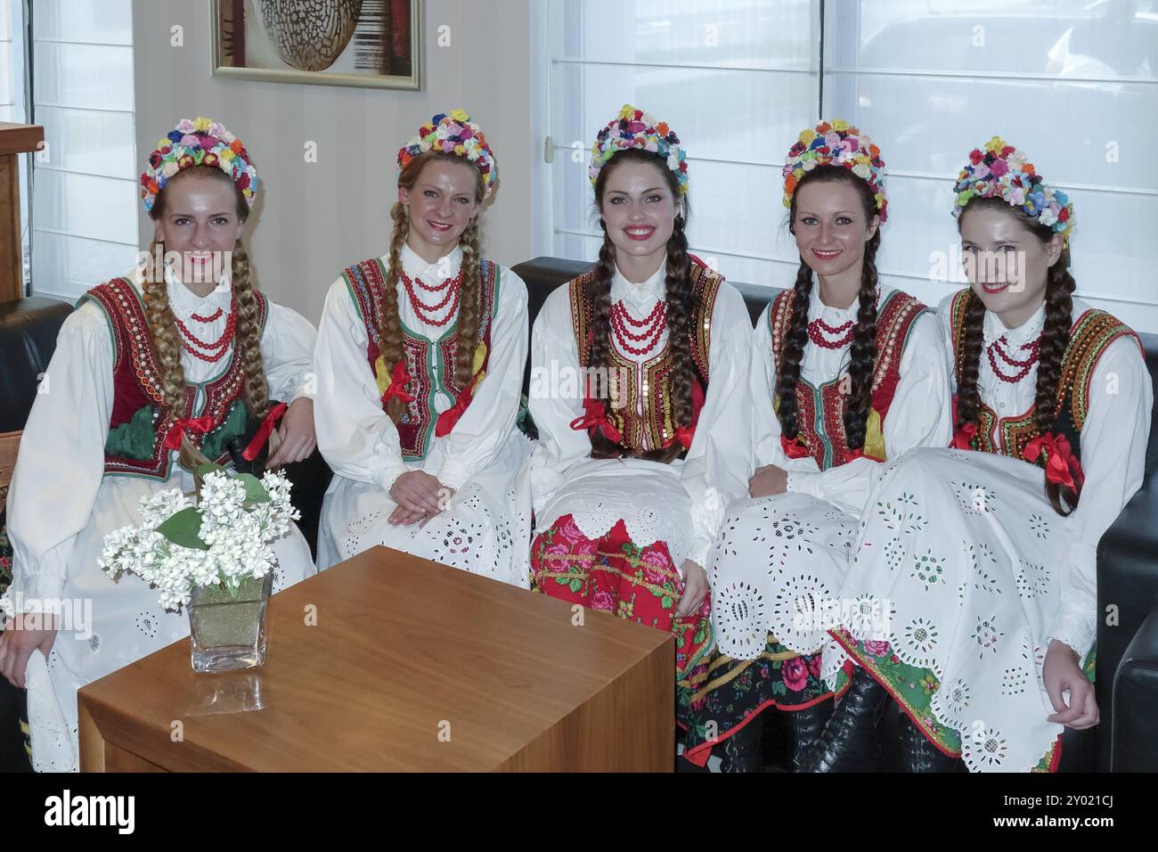 Group of youmg ladies in full Polish national costume Stock Photo - Alamy