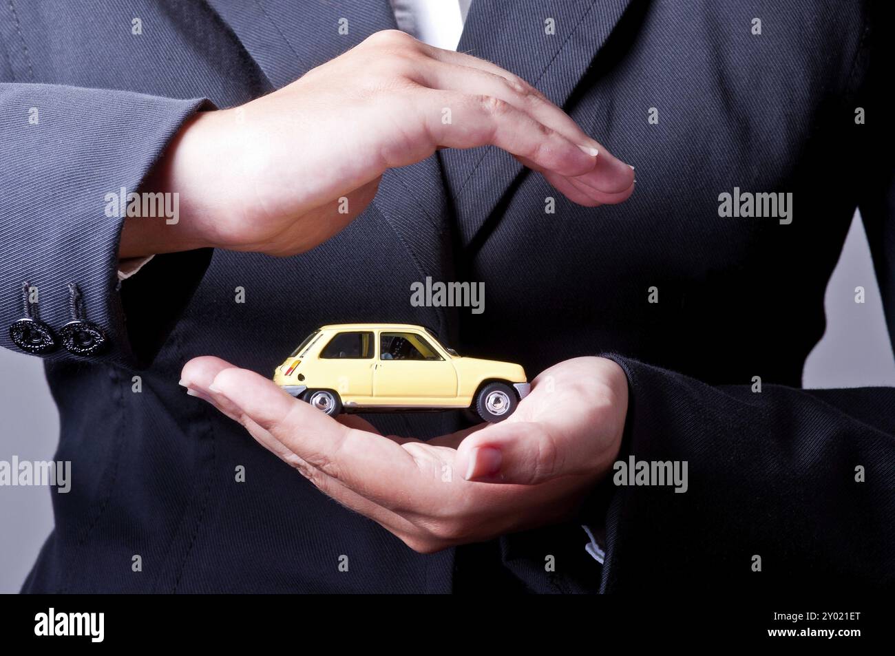 Car facing each other hi-res stock photography and images - Alamy