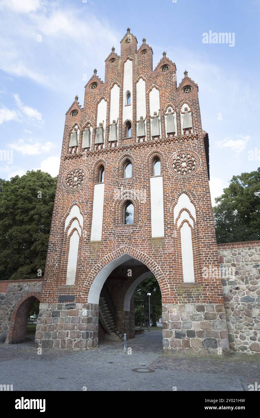 Historic old town of neubrandenburg with rampart and city gates hi-res ...