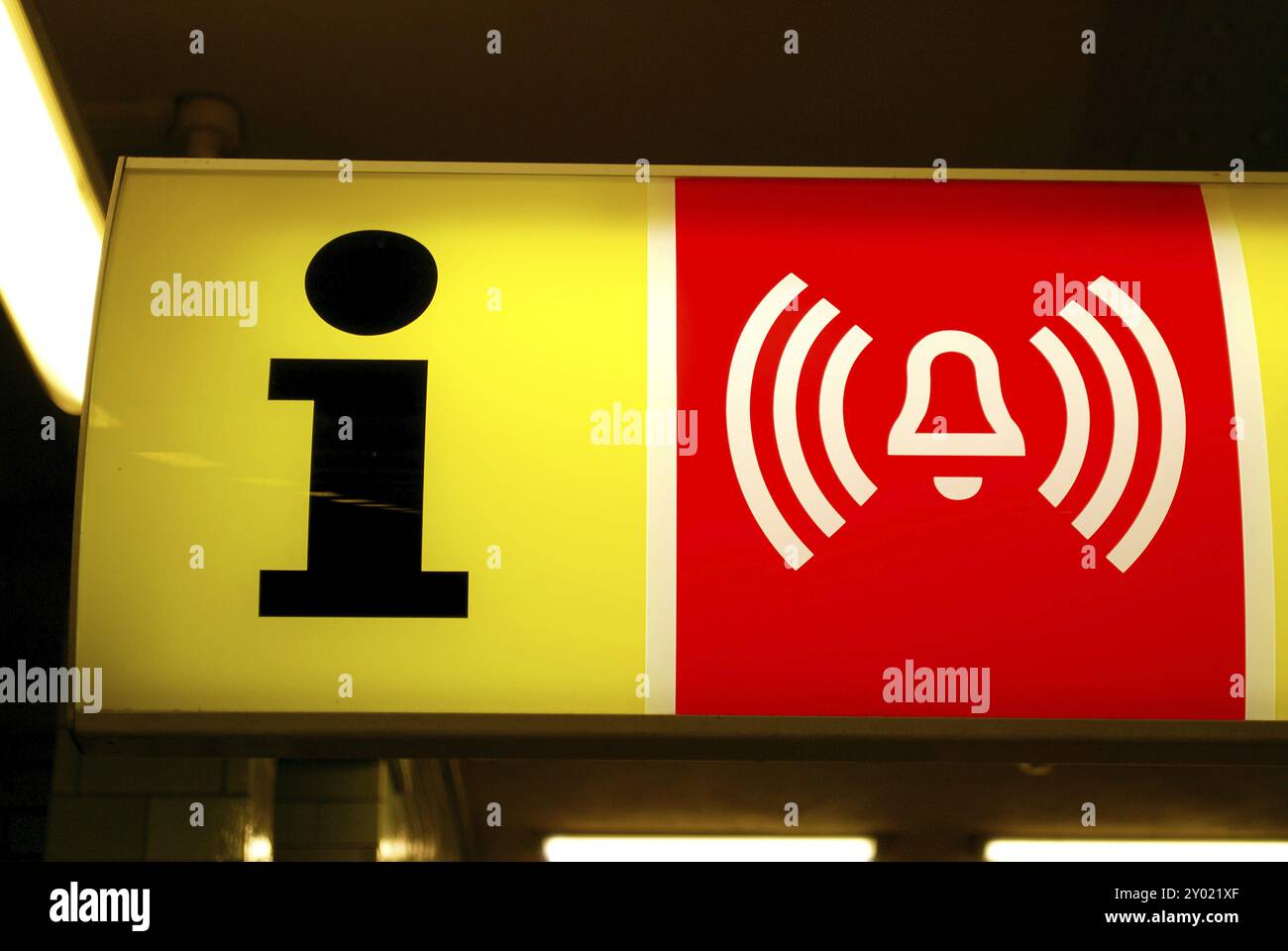 Bell neon sign icon hi-res stock photography and images - Alamy