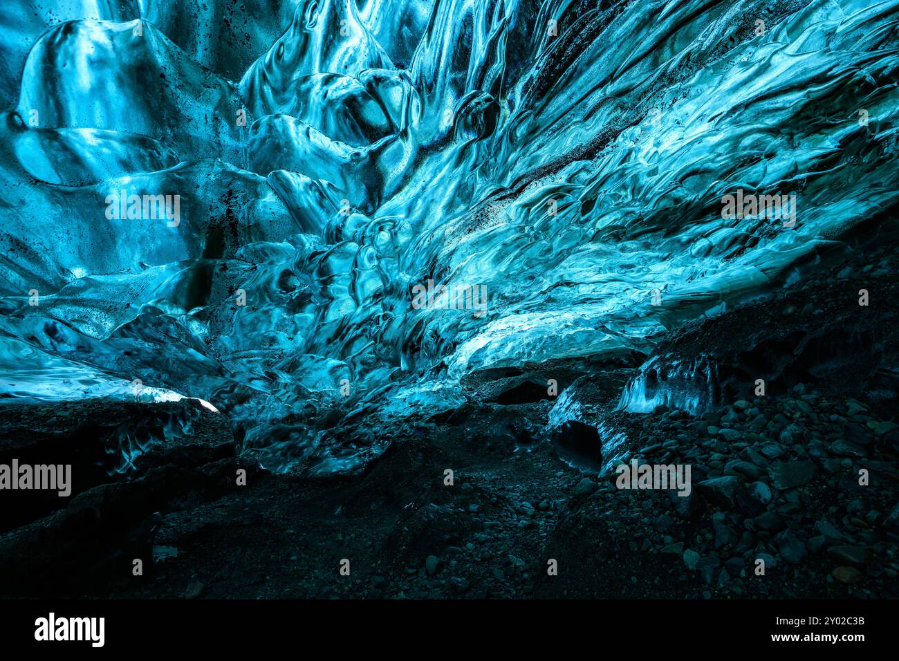 The magnificent glacial ice caves of Iceland's Vatnajokull Glacier ...