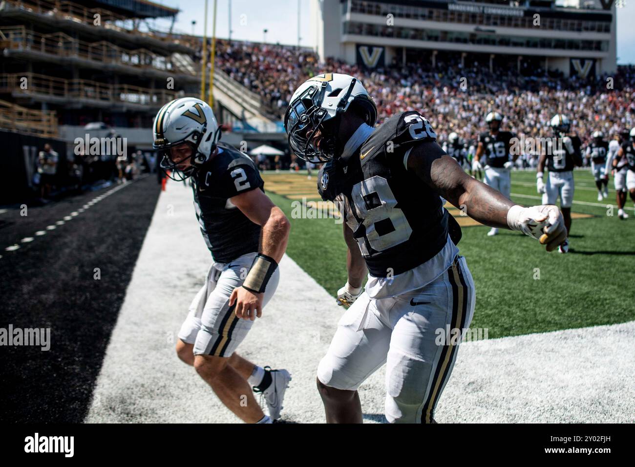 Vanderbilt quarterback diego pavia 2 hi-res stock photography and ...
