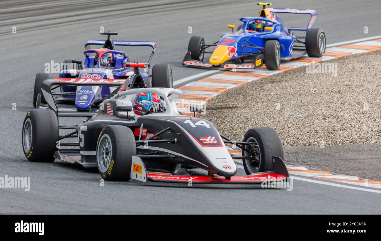 Zandvoort, Niederlande. 25th Aug, 2024. Chloe Chambers (USA, Campos Racing) vor Amna Al Qubaisi ...