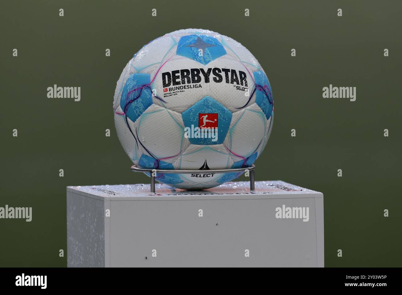 2 bundesliga derbystar ball hi-res stock photography and images - Alamy