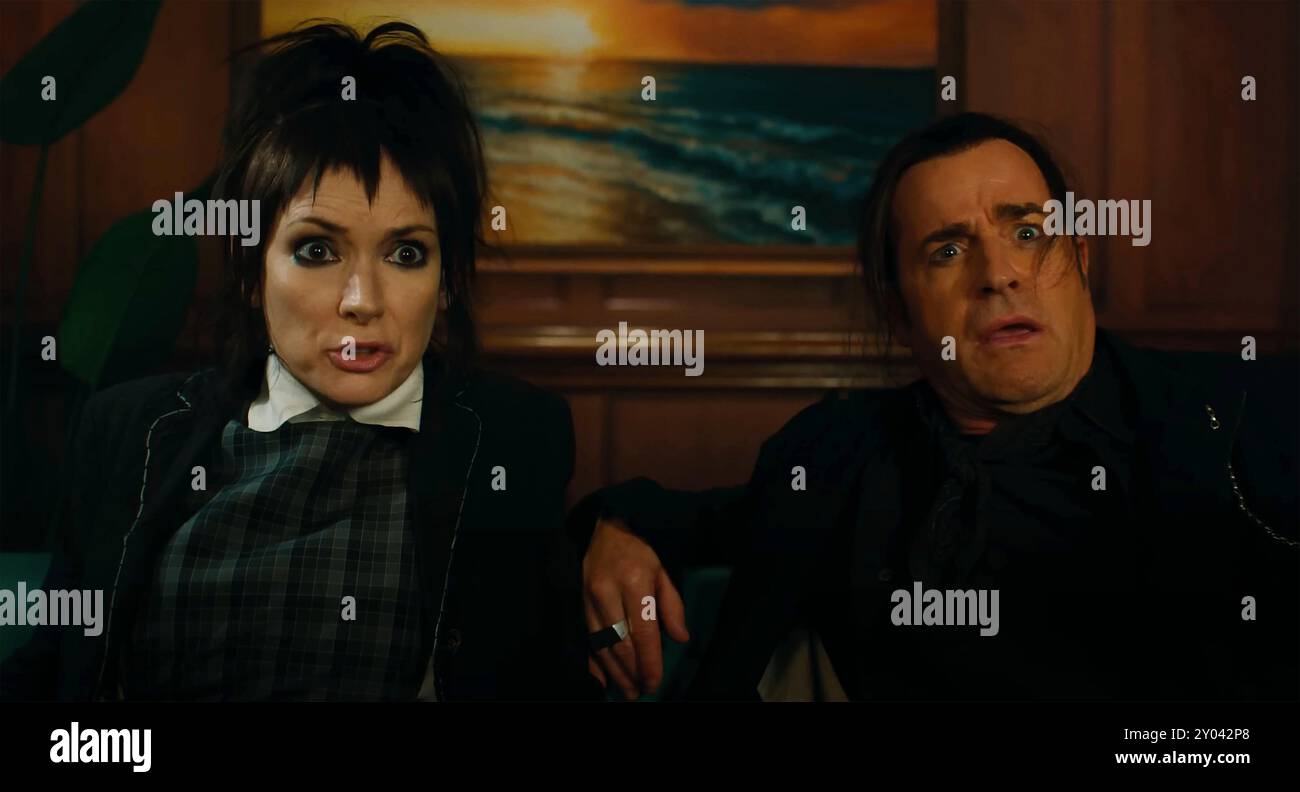 USA. Justin Theroux and Winona Ryder in Beetlejuice Beetlejuice ((c ...